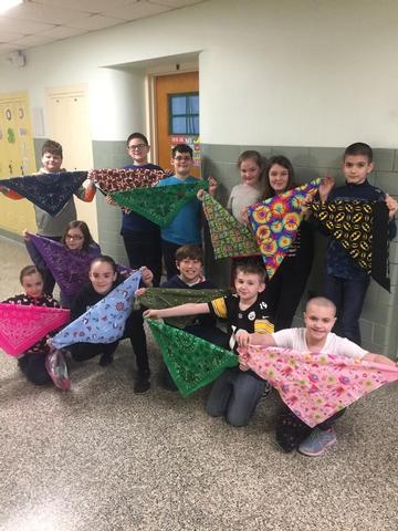 Students make bandanas for special needs friends | Auburn School District